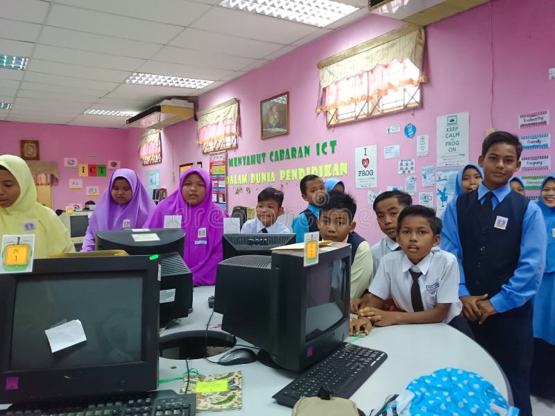 Classroom in Computer Laboratory Editorial Image - Image of teaching ...