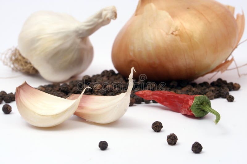 Clavos De Ajo Con La Cebolla Y P Foto de archivo - Imagen de negro ...