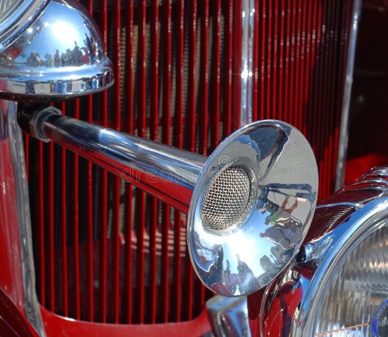 Claxon de coche antiguo imagen de archivo. Imagen de brillante - 10992525