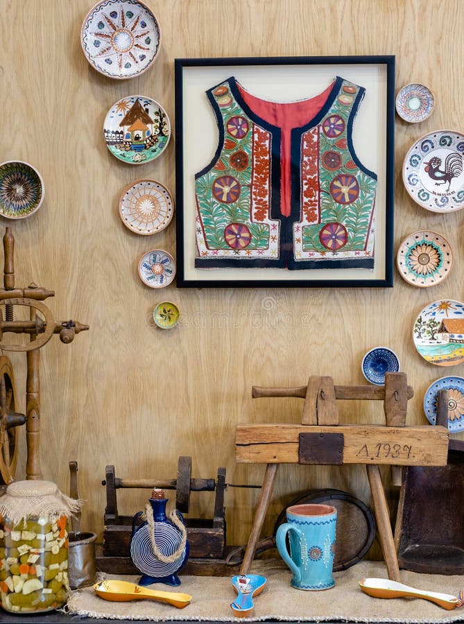 Clay Plates Aranjate in Mod Creativ. Traditional Local Patterns. Stock ...