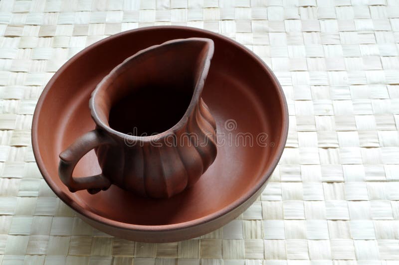 Clay pot on clay basin stock photo. Image of grass, drink - 14182194