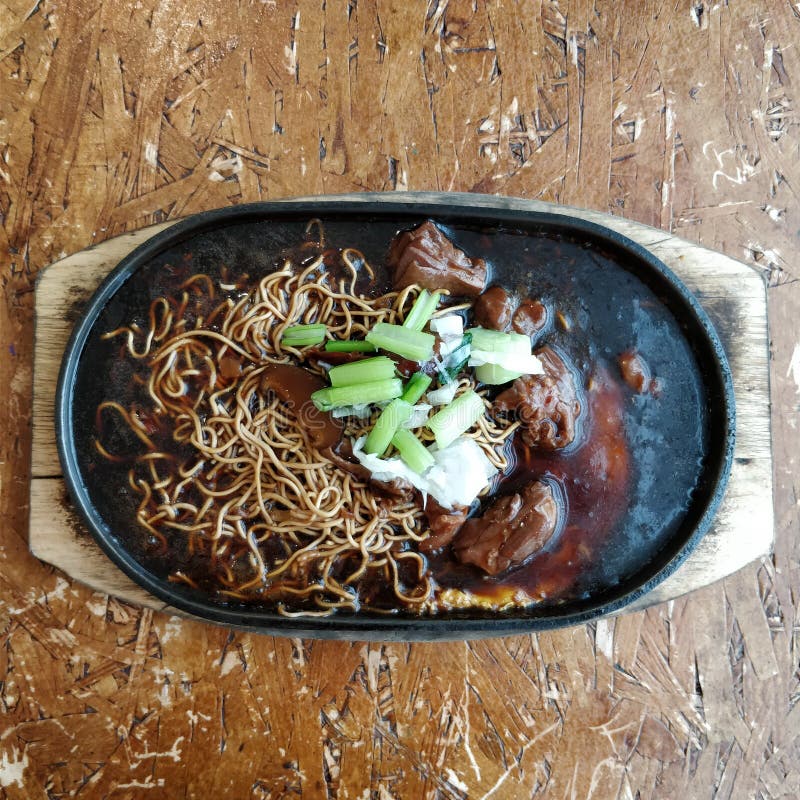 Claypot Yee Mee stock photo. Image of table, wood, claypot - 103215550