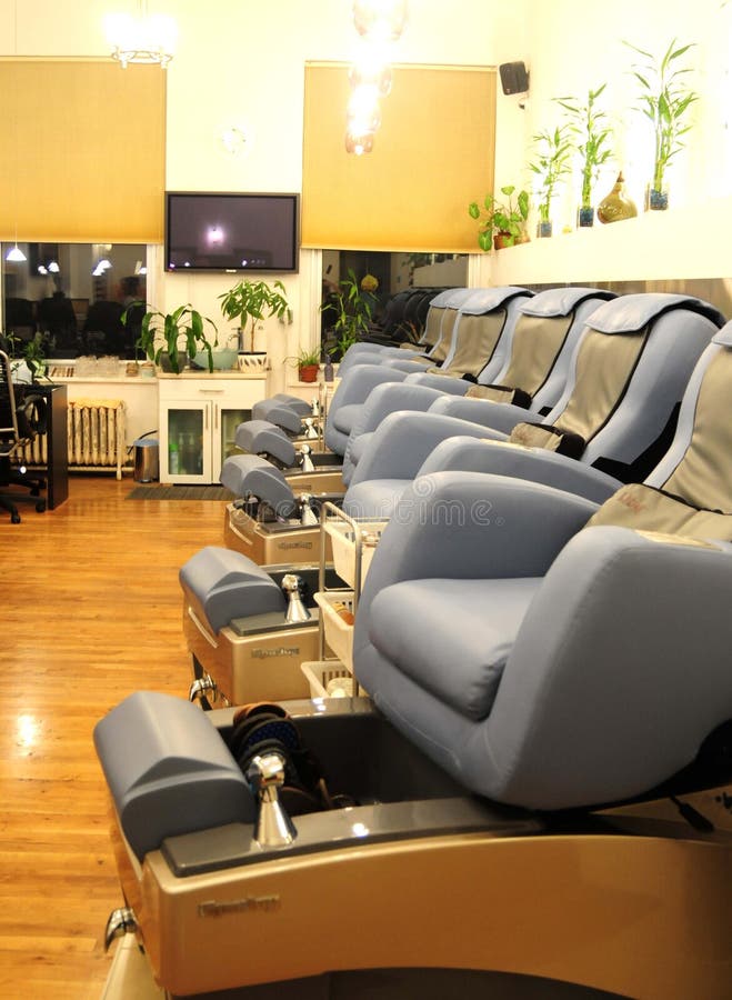 Clean and empty Spa 2 stock image. Image of massage, green - 7462817