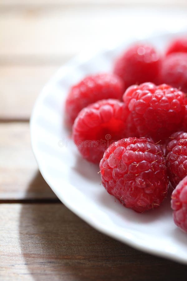 Clean Plate with Fresh Raspberries Stock Image - Image of vegetarian ...