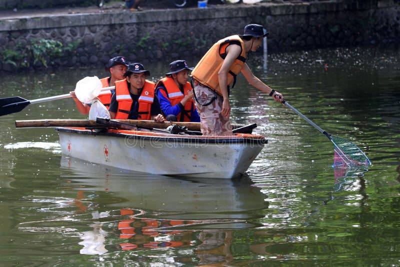 Clean up the river editorial photography. Image of river - 51735367