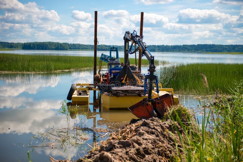 Work on Clearing the Bottom Editorial Photography - Image of boom ...