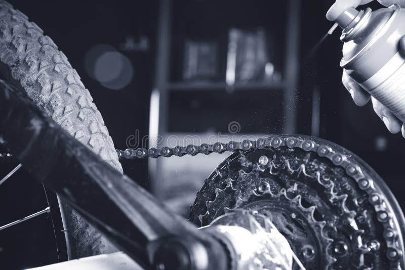 Cleaning and Oiling a Motorcycle Chain and Gear with Oil Spray/dark ...