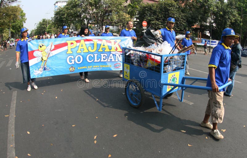 Cleaning the street editorial stock photo. Image of drudge - 31528748