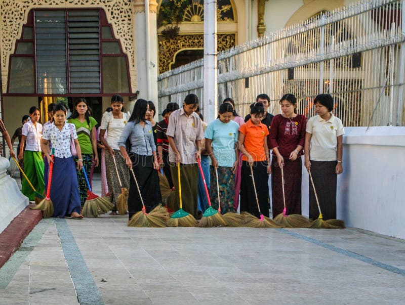 Cleaning the Temple, Bangkok Editorial Stock Image - Image of ...
