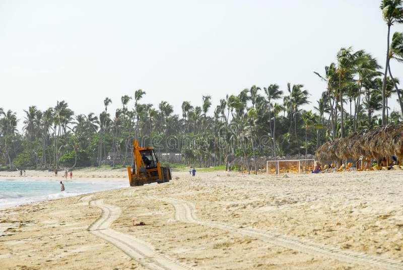 Cleaning of tropical beach stock image. Image of outdoors - 6451329