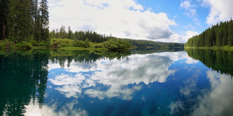 Clear Lake, Oregon stock photo. Image of clear, water - 91017722