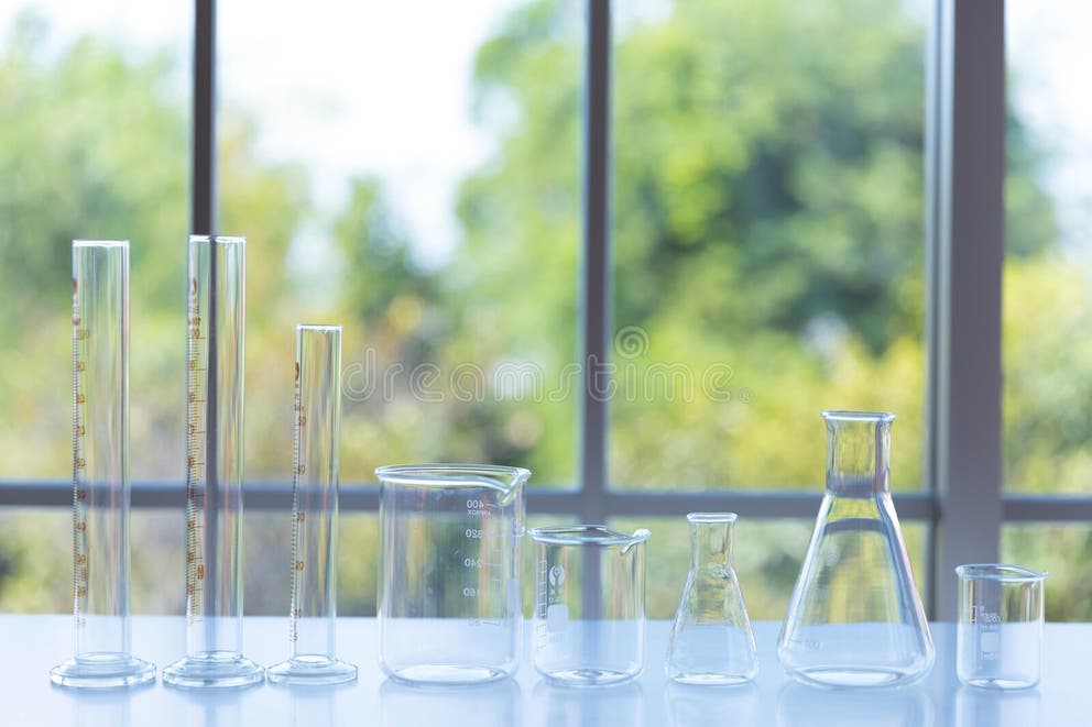 Clear Scientific Glassware, the Different Size of Laboratory Glassware ...