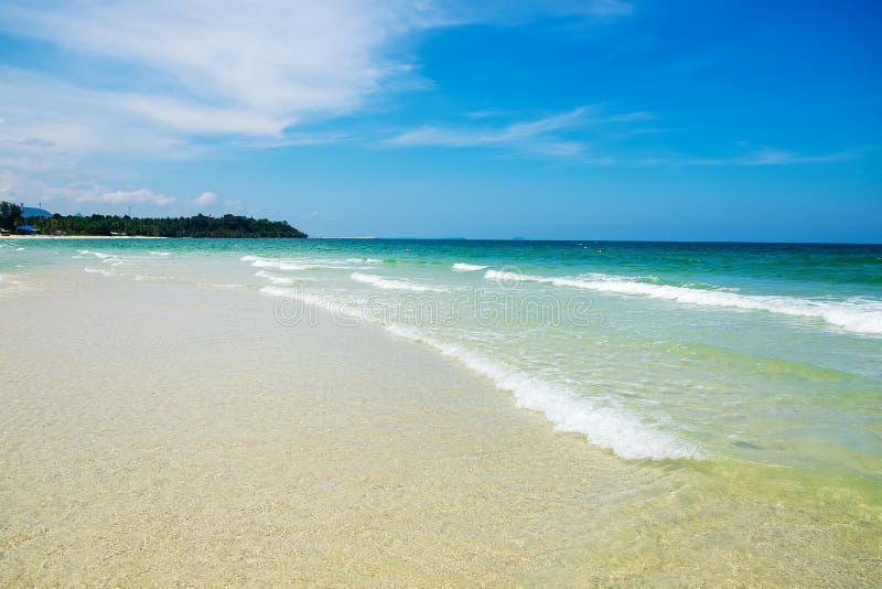 Clear Sea Beach Sand and Wave Background in the Nature Ocean Landscape ...