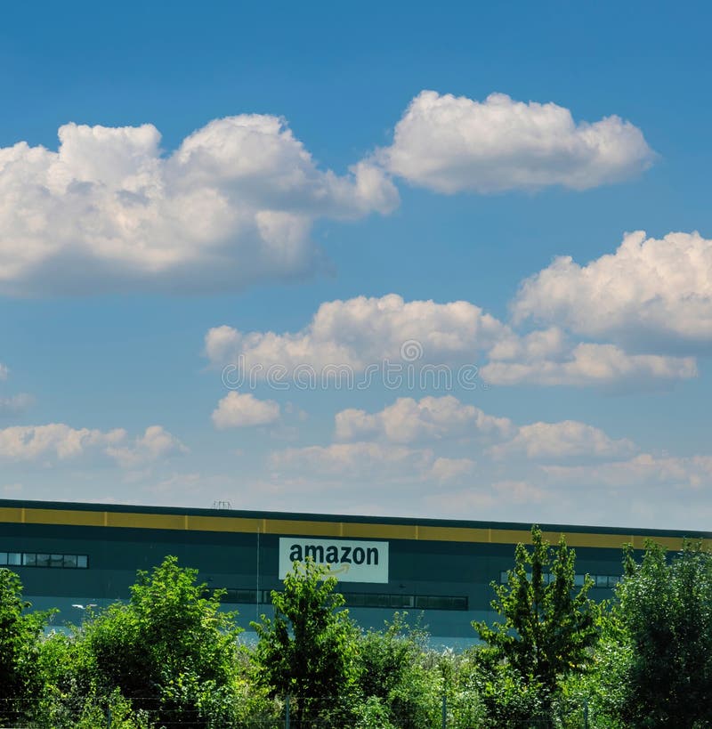 Clear Sky Over Large Amazon Warehouse: the Paradigm of E-Commerc ...