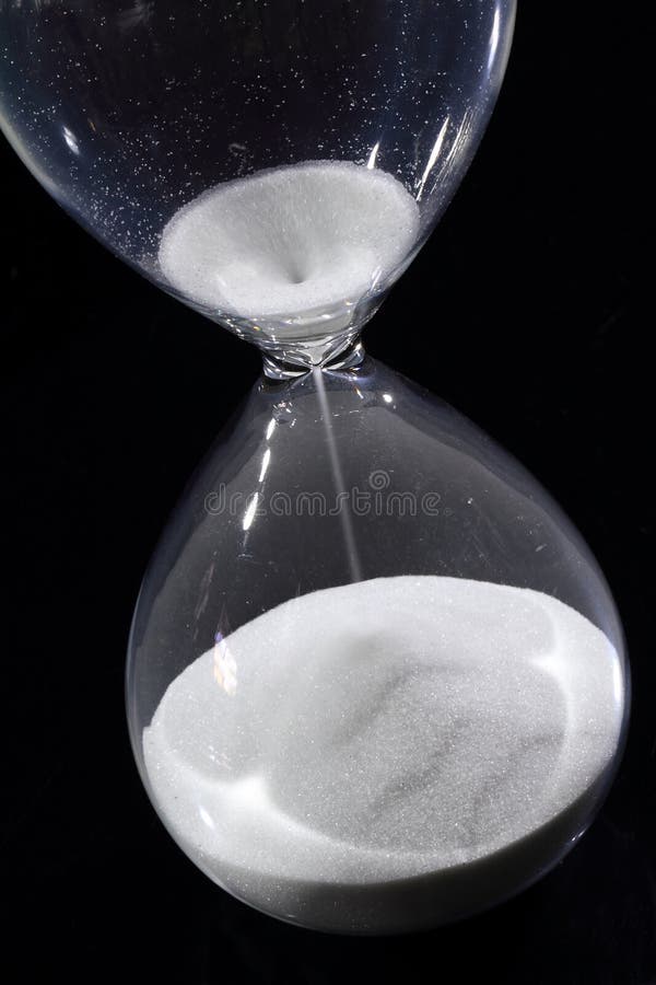 Clessidra antica isolata immagine stock. Immagine di clessidra - 28908211