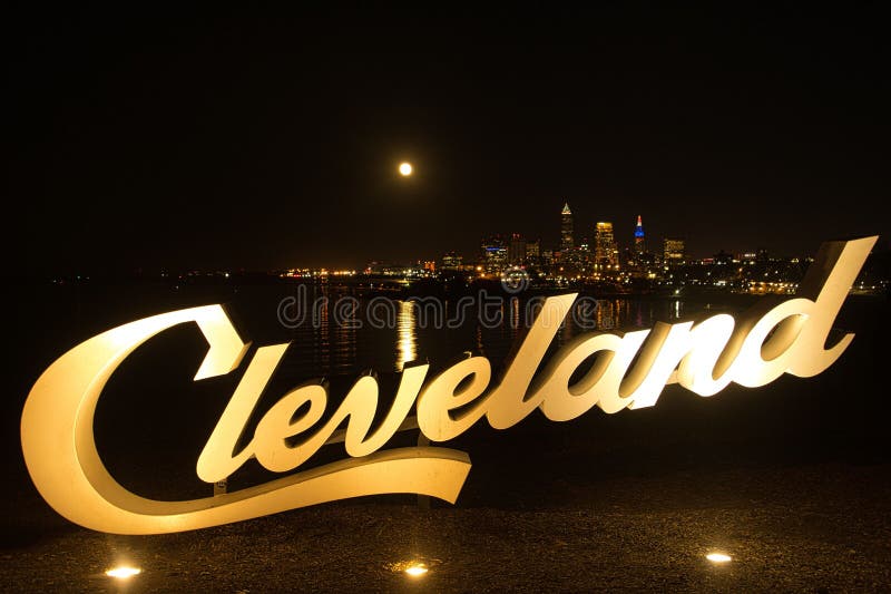 Cleveland Sign Overlooking the Cityscape of Downtown Cleveland,Ohio ...