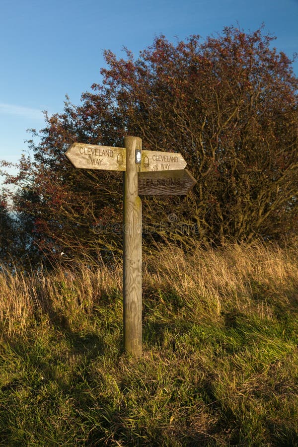 Cleveland Way Signpost foto de archivo. Imagen de parque - 66158622