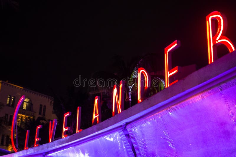 Clevelander Art Deco Neon Sign Foto de archivo editorial - Imagen de ...