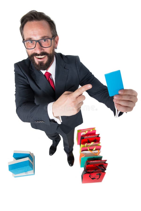 Client Satisfaisant Souriant Et Montrant Sa Carte De Remise Image stock ...