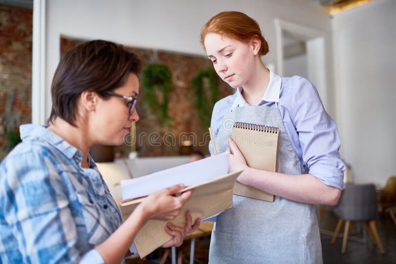 Cliente descontento imagen de archivo. Imagen de molestado - 98862741