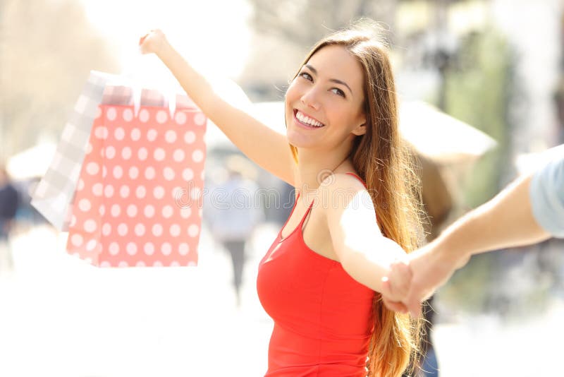 Clientes felizes foto de stock. Imagem de cliente, compra - 32729932