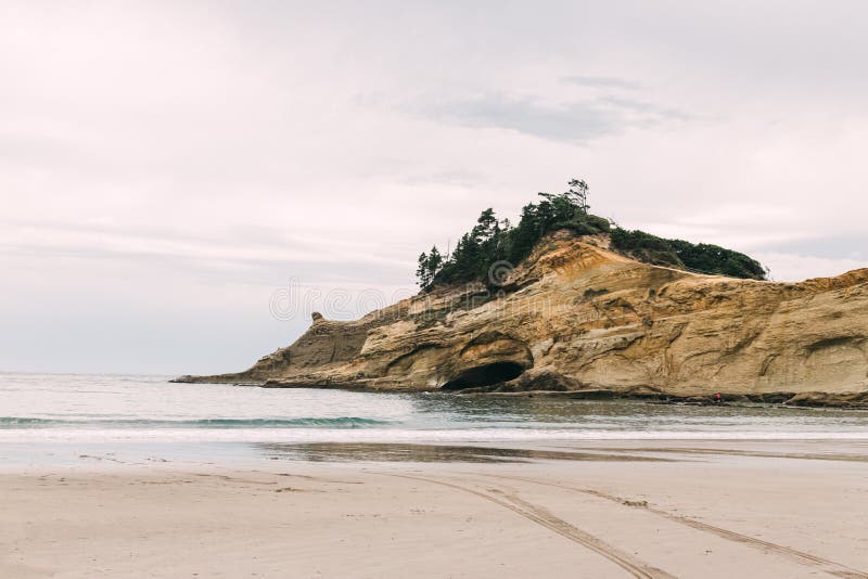 Cliff on the the Beach at Oregon Coast, Cape Kiwanda Stock Photo ...