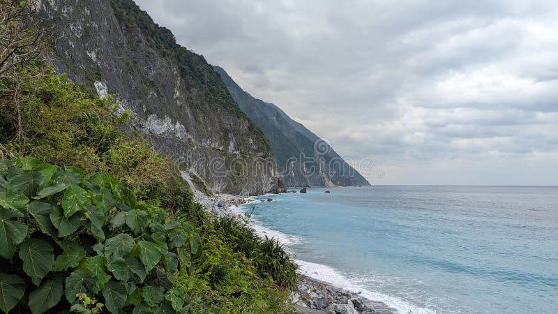 Cliff Coast Line of Pacific Ocean Stock Image - Image of ccoast ...