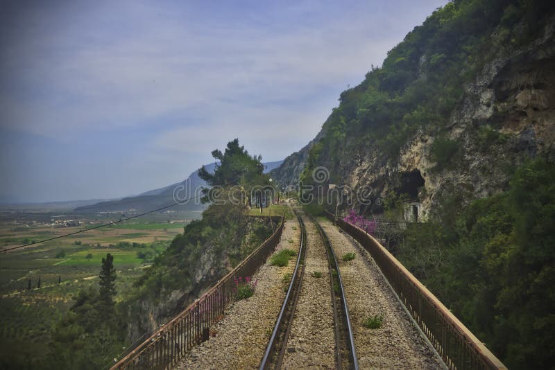 Cliff Side Railway photo stock. Image du rural, longerons - 72655666