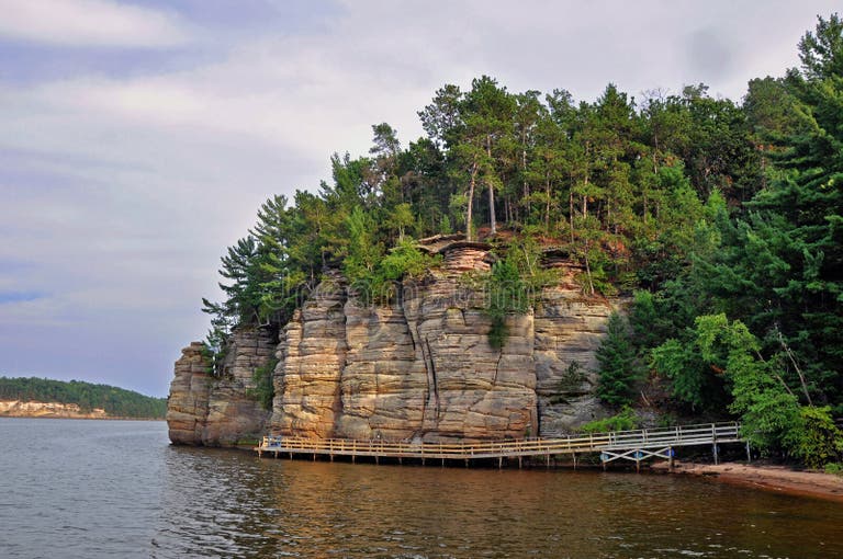 Cliff in Wisconsin Dells stock image. Image of climb - 51397519