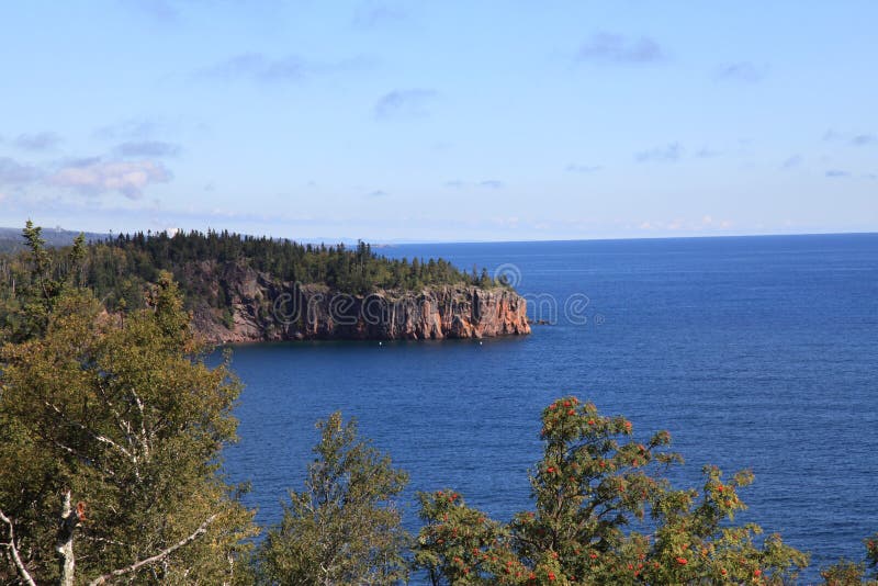 Cliffs along Lake Superior stock photo. Image of berries - 33928528