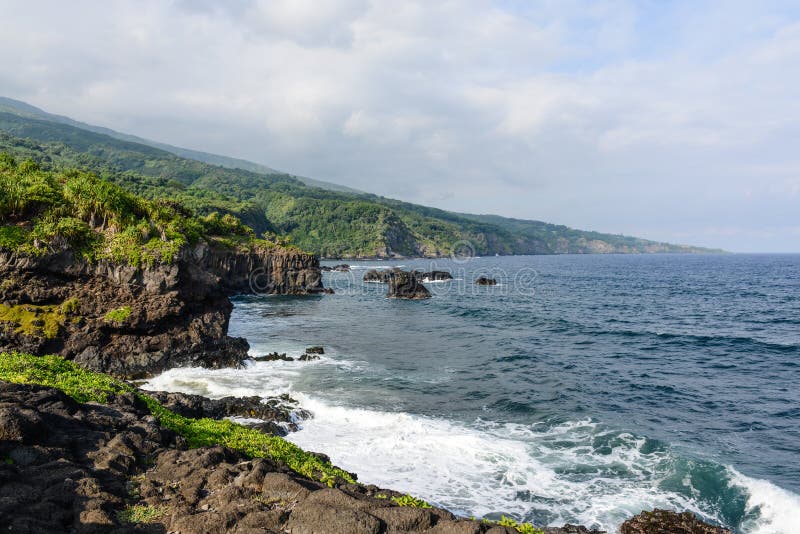 Cliffs in Maui Hawaii stock image. Image of cliff, destination - 31719453