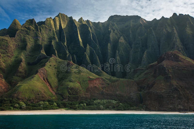 The Cliffs of Na Pali Coast Stock Photo - Image of hawaiian, pali ...