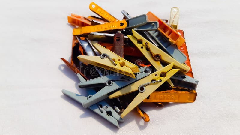 Clips De Ropa Coloridos. Elemento Principal. Imagen editorial - Imagen ...