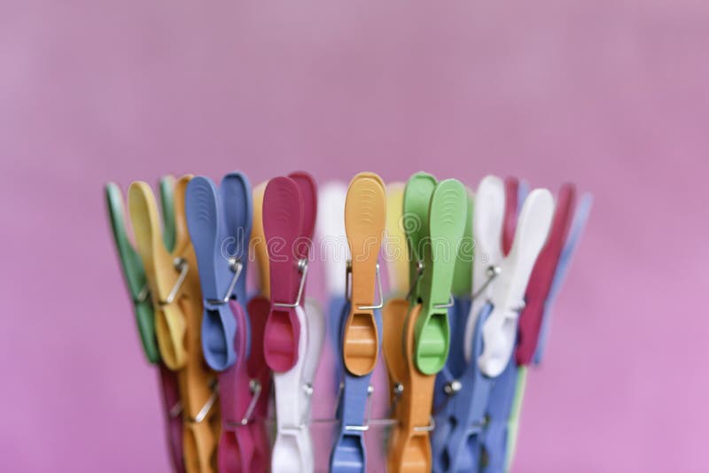 Clips Multicolores Para La Ropa Foto de archivo - Imagen de clips, seco ...