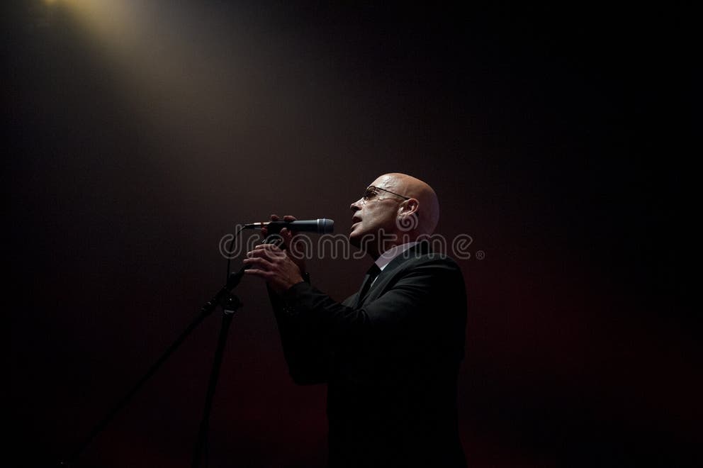 Clive Farrington photo éditorial. Image du chanteur, clive - 92435916