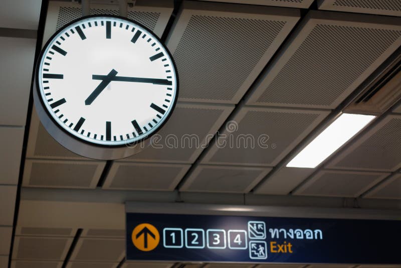 222 Airport Time Signboard Stock Photos - Free & Royalty-Free Stock ...