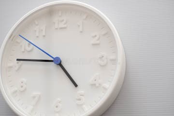 Clock Face Showing 5 O Clock Stock Photos - Free & Royalty-Free Stock ...