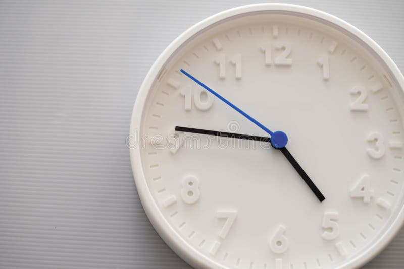 Clock Face Showing 5 O Clock Stock Photos - Free & Royalty-Free Stock ...