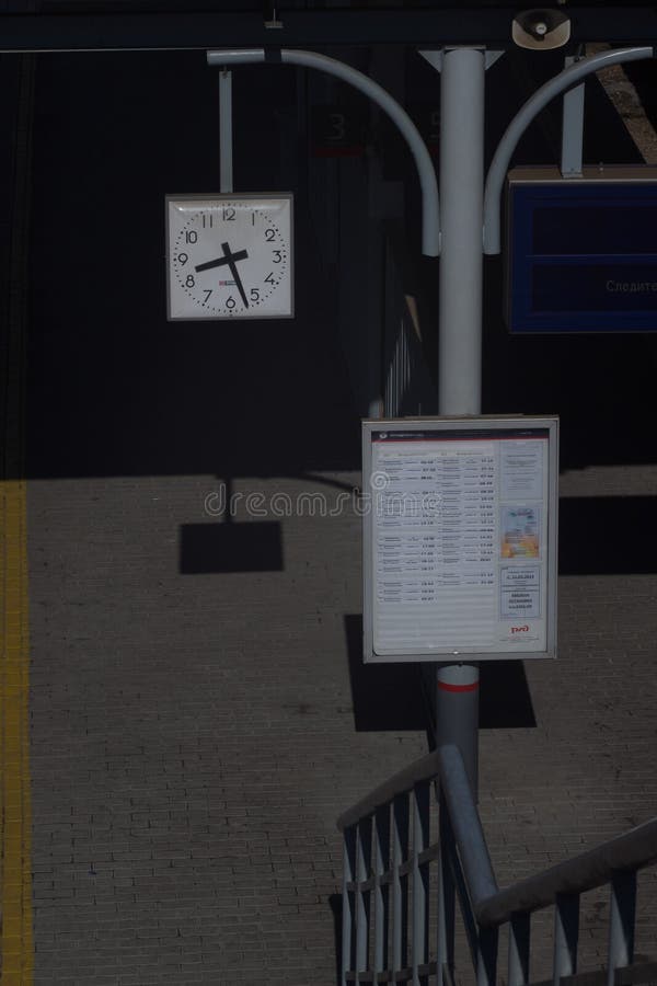 Clock on the platform editorial photography. Image of station - 79425852