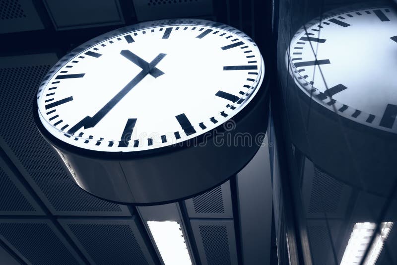 Station Clock Display Train Station Blur People Crowd Travel ...