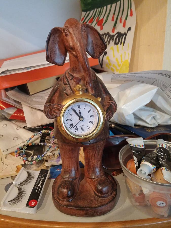 Clock editorial stock image. Image of table, room, house - 43301929