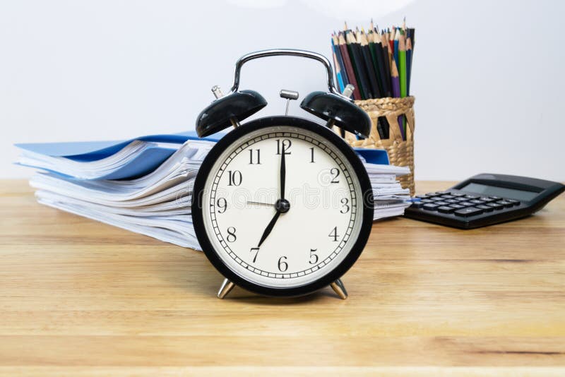 7 am Clock on Work Desk in the Office Time of Businessman Working ...