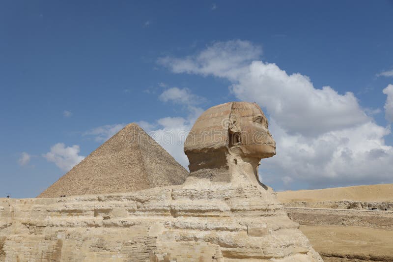Close Profile Portrait of the Sphinx in Front of Cheope Pyramid Stock ...