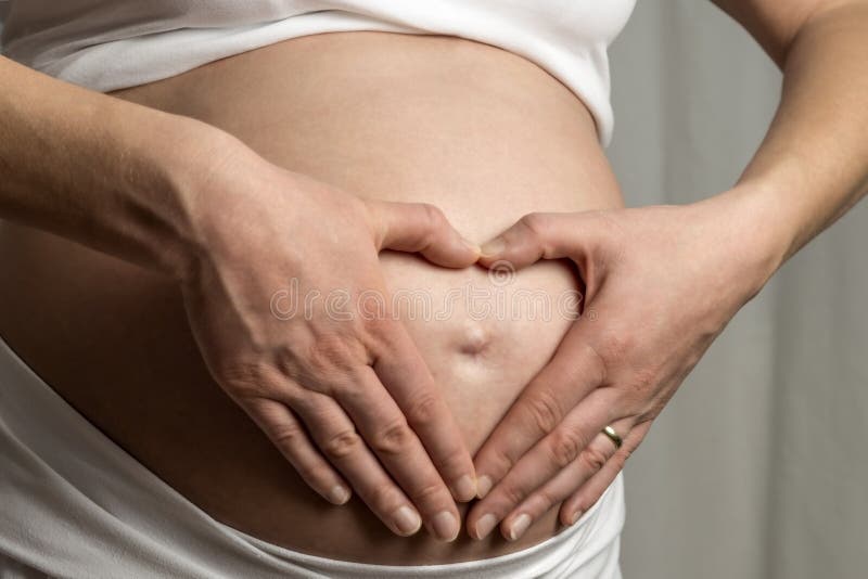 Heart hand ob baby bump stock image. Image of clean, healthy - 29768389