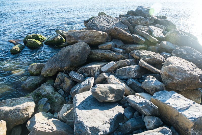 Close Up Big Rock Stack at Sea Stock Image - Image of grunge, natural ...