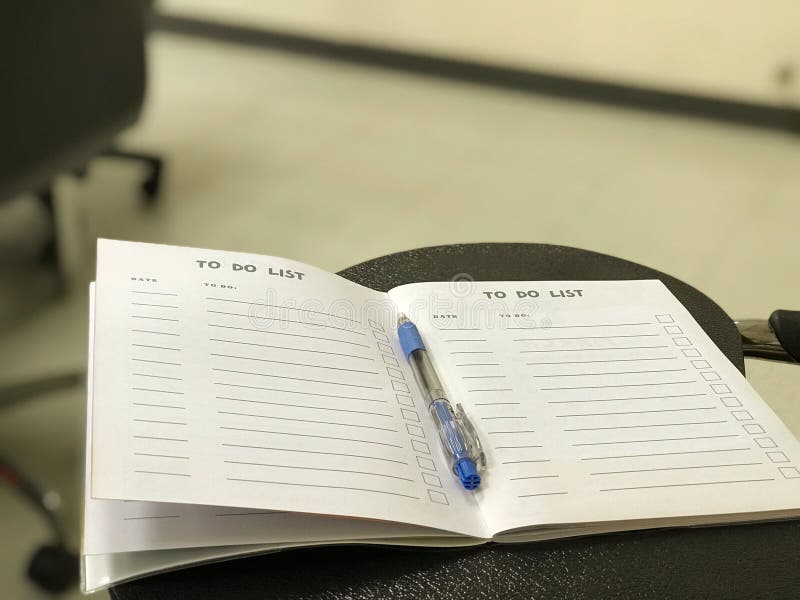 Close Up a Blank of Paper Note for Writing or Planning Activities Stock ...