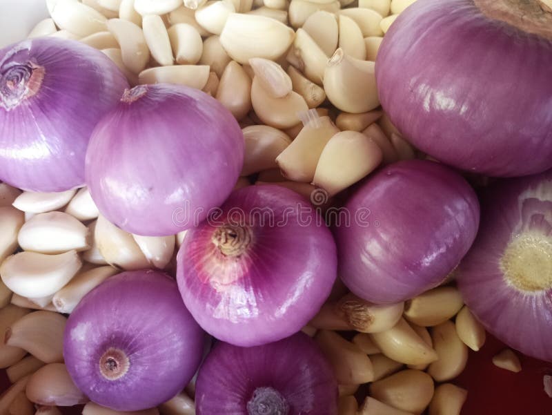 Close-up Clean Garlic and Shallots are Ready To Use Stock Photo - Image ...