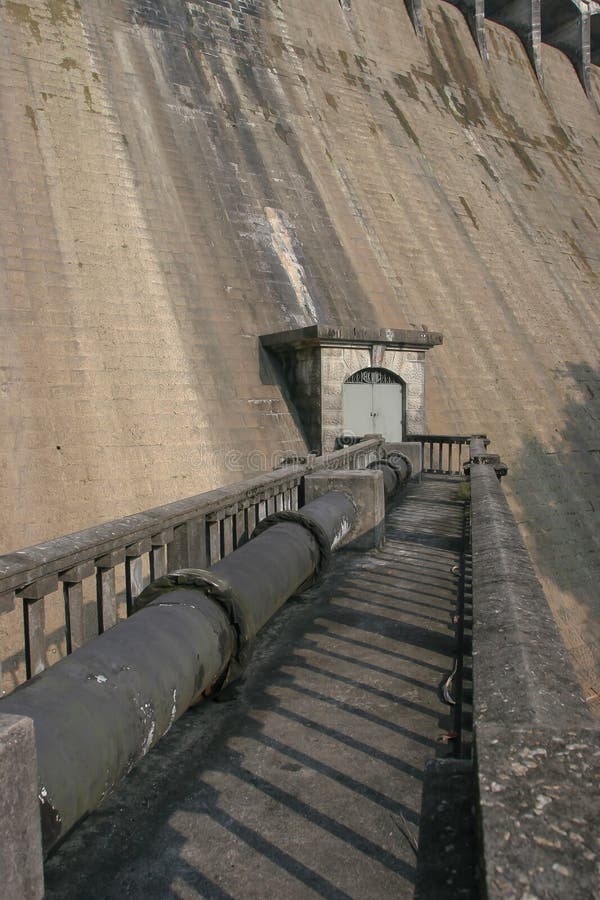 A Close Up of the Dam Wall , Aberdeen Reservoir 8 Oct 2005 Stock Photo ...