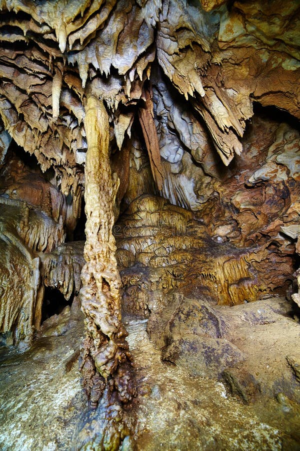 Close Up Das Estalactites E Dos Estalagmites Foto de Stock - Imagem de ...