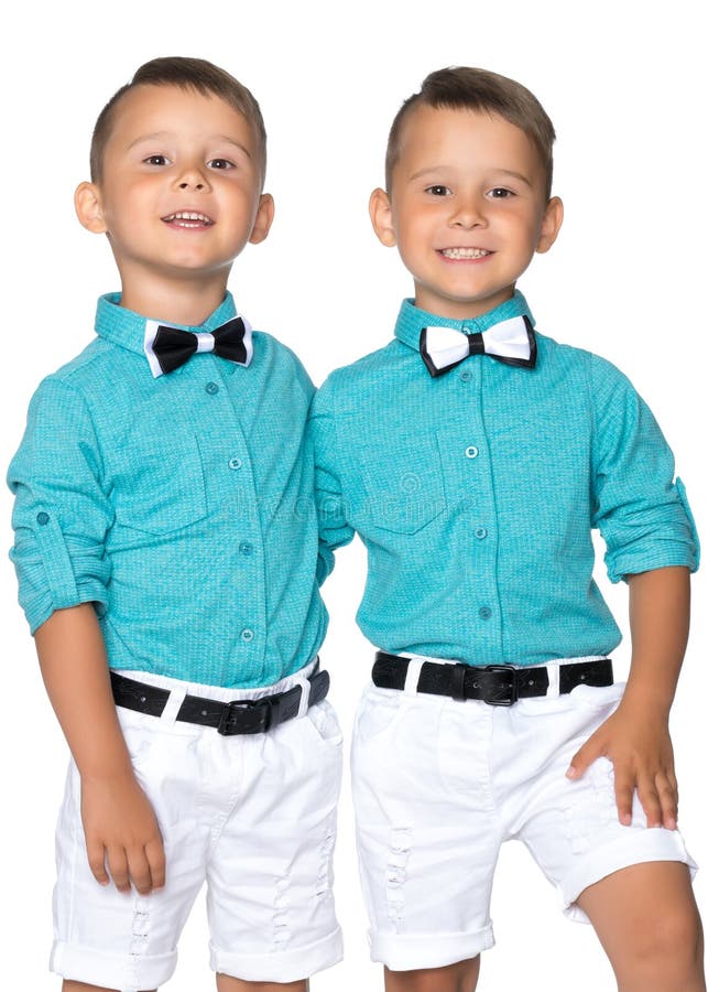 Close-up De Dois Rapazes Pequenos Foto de Stock - Imagem de amor, face ...